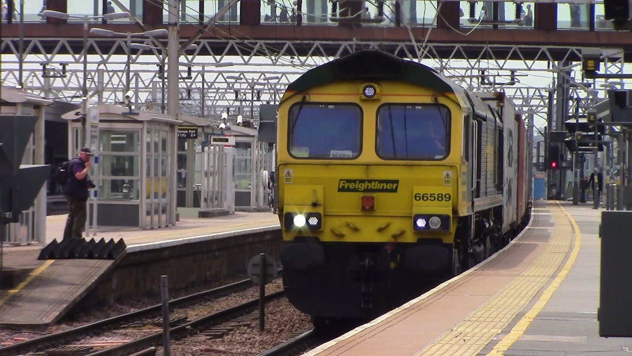 Freightliner 66589 - Class 66 leads an Intermodal Train at London ...