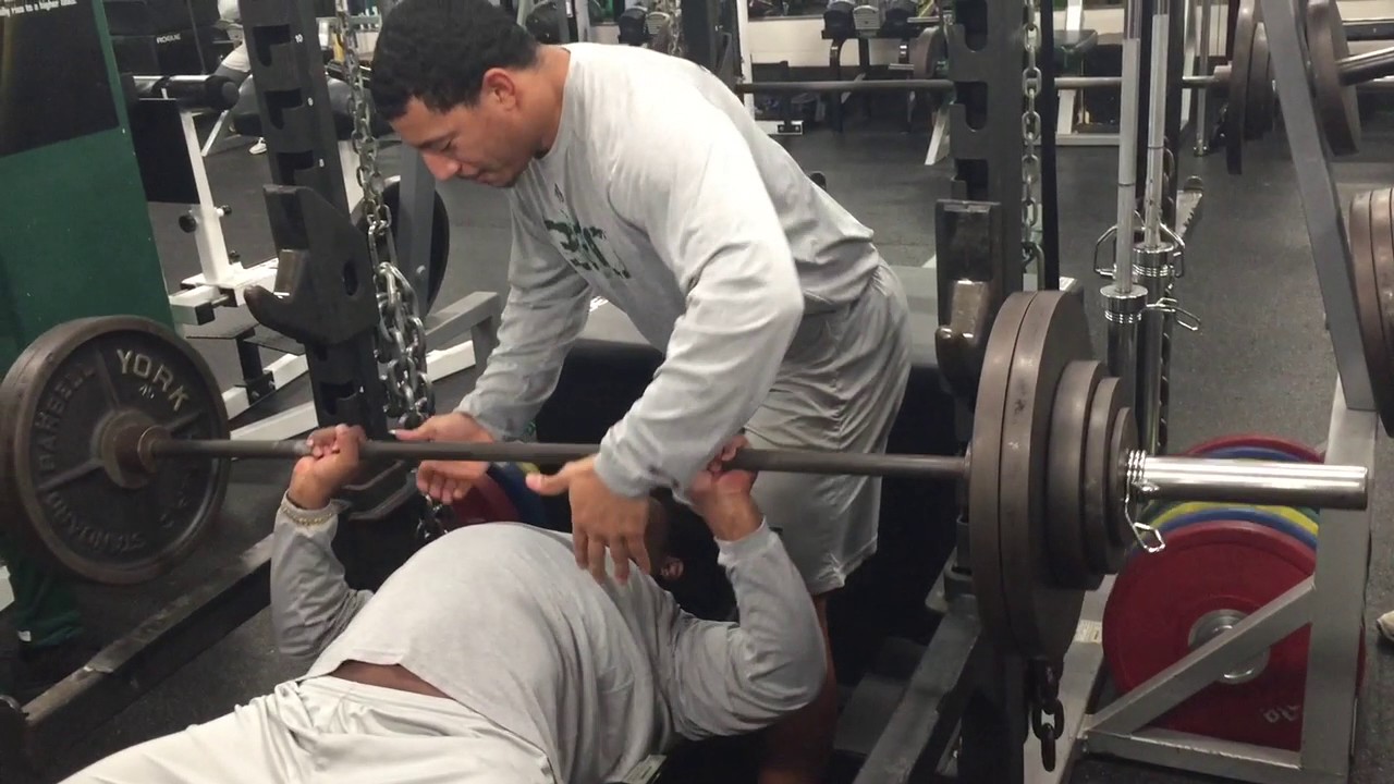 Jaylen Pickett Bench PR - 300 - YouTube