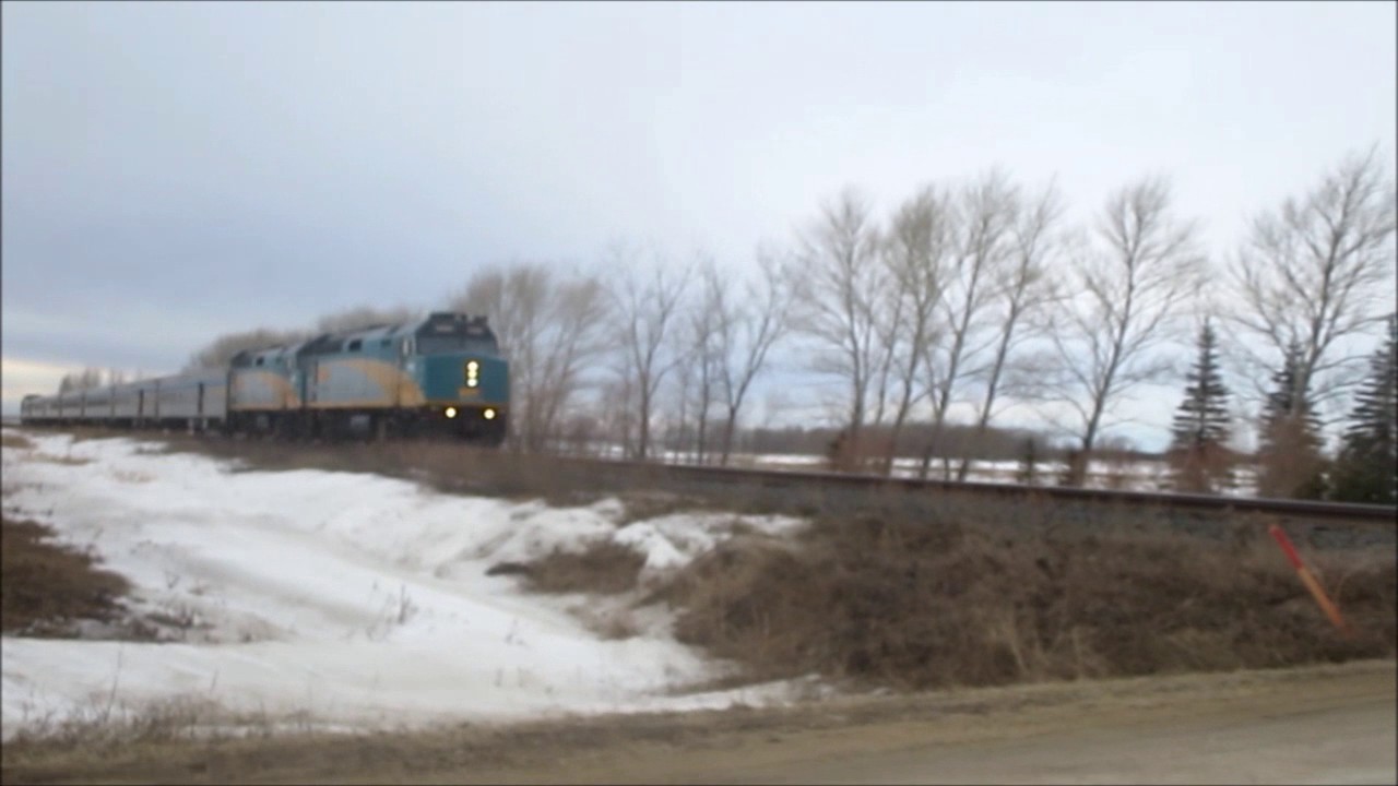 VIA Railfanning HD: VIA 692 (6458-6448) passes Hall Road - YouTube