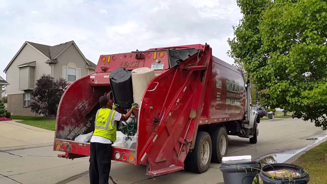 Rizzo Services: Freightliner M2/ Leach 2rIII - YouTube