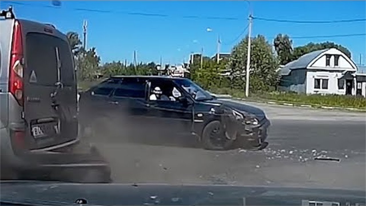 Dashcam Fails - BAD Drivers Caught on Camera || August 2018 Car Crashes ...