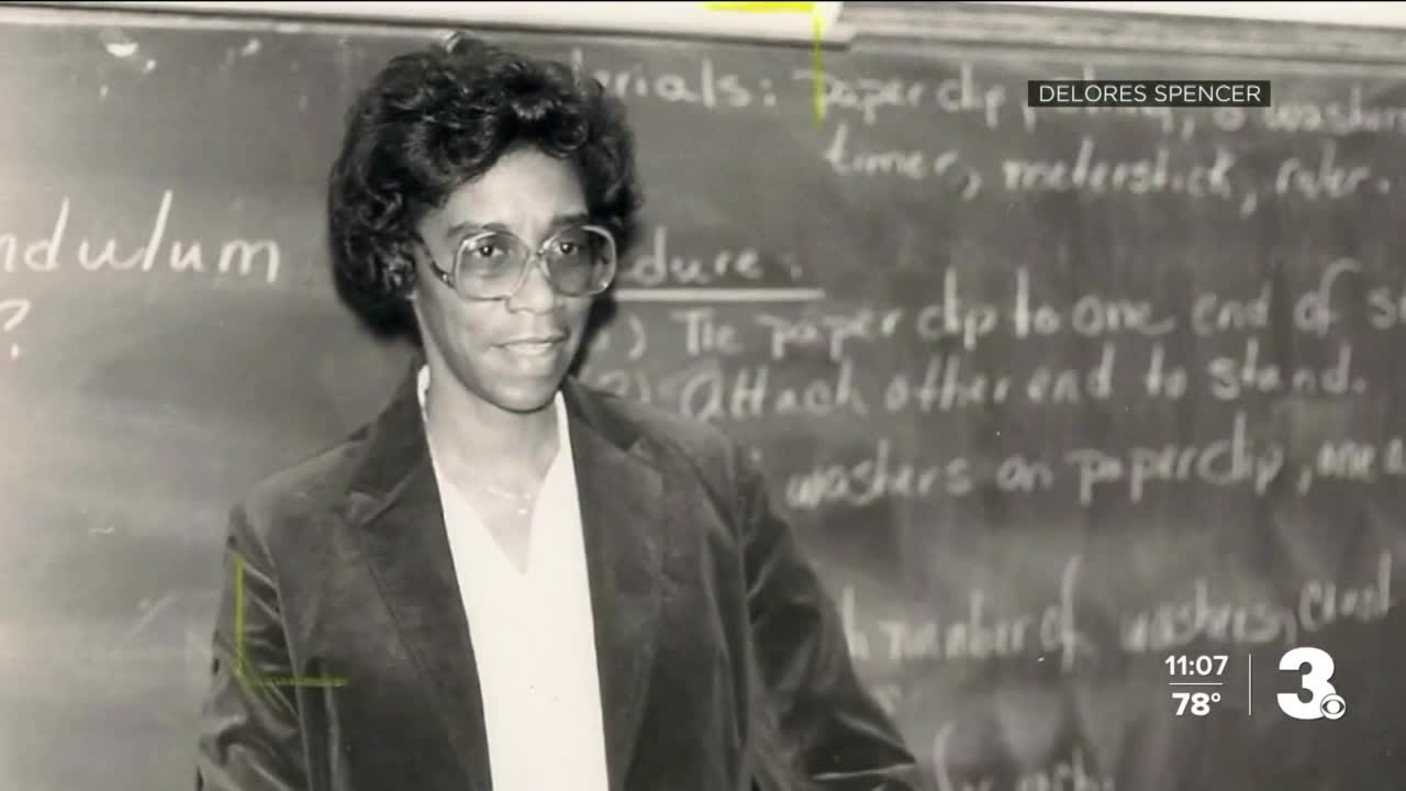 91-year-old math tutor still helping students - YouTube