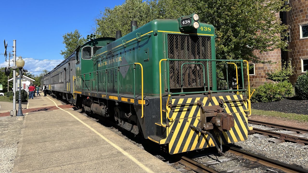 A Nathan M5 on the Black River & Western - YouTube