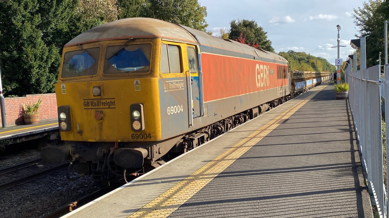 “RIDC Milton” 69004 GBRf 6E30 sand depositing wagons and concrete ...