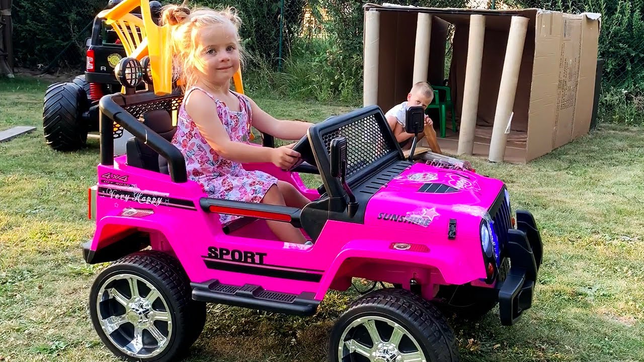 Elis and Thomas ride on Power Wheels Collection Cars Box Fort Garage ...