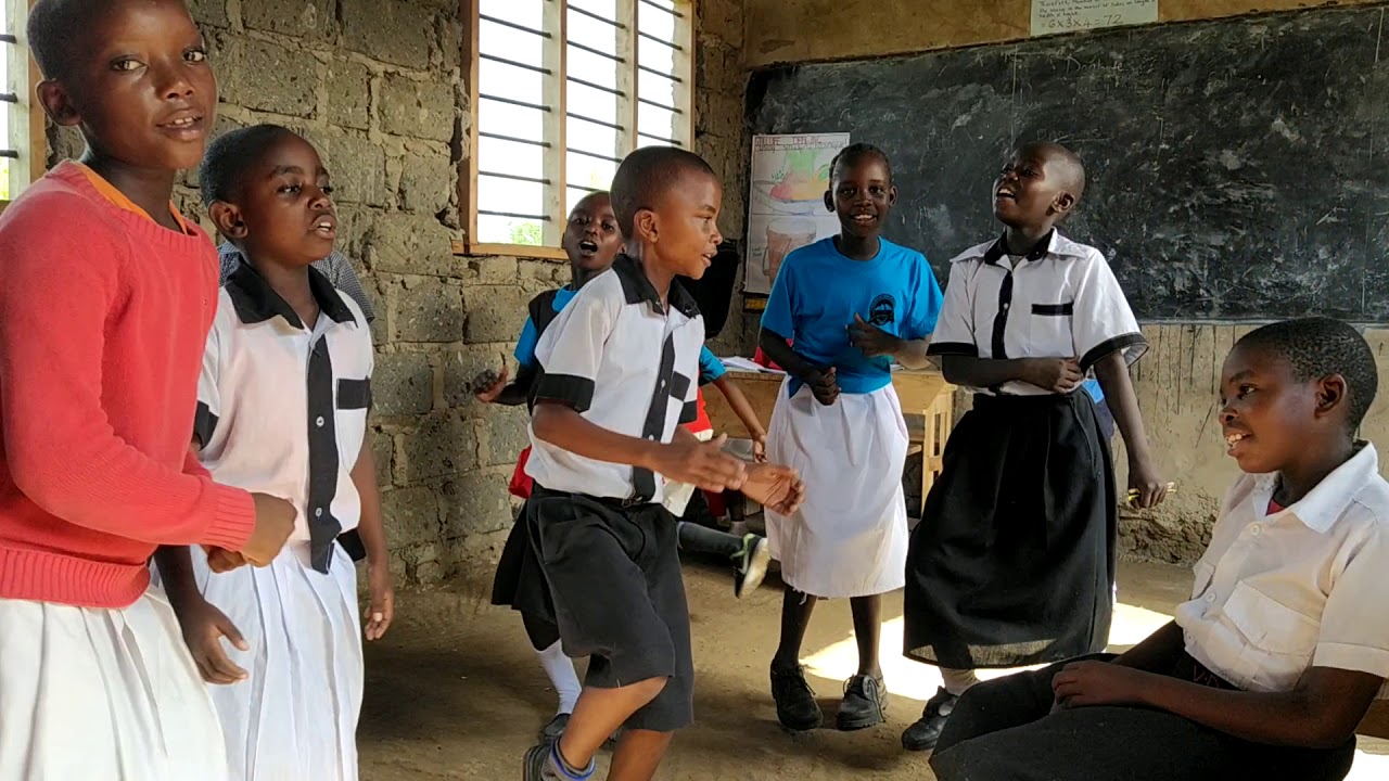 Grade 4 dancing - Future of Taru, Kenya - YouTube