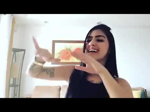 Mc Mirella cantando❤