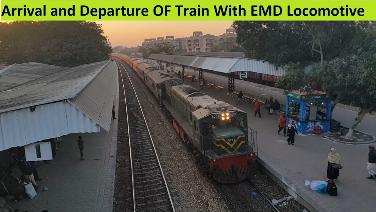 Arrival and Departure of Express Train at Landhi Junction || Bahaudin ...