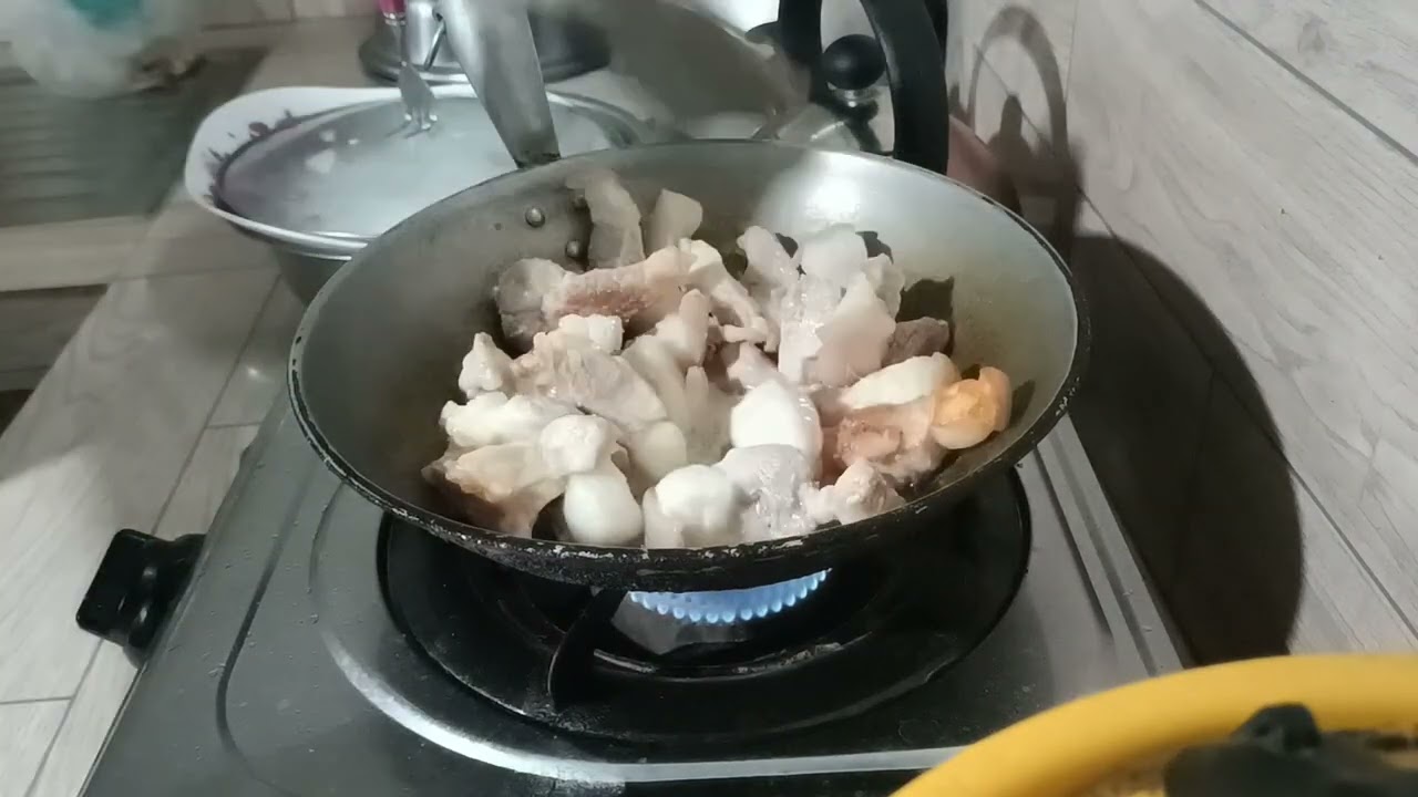 Pritong baboy || adobo tawag sa amin - YouTube