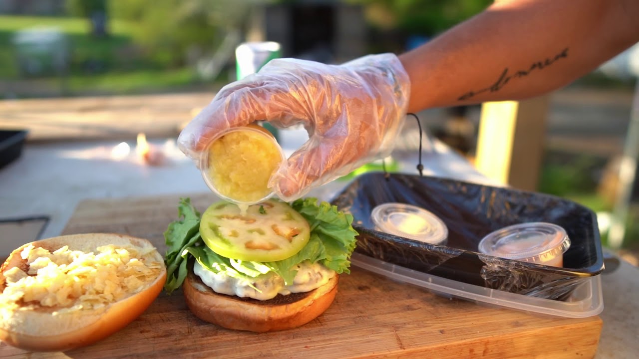 Cooking the Colombian burger from Farmburguesa at home in the Inferno ...
