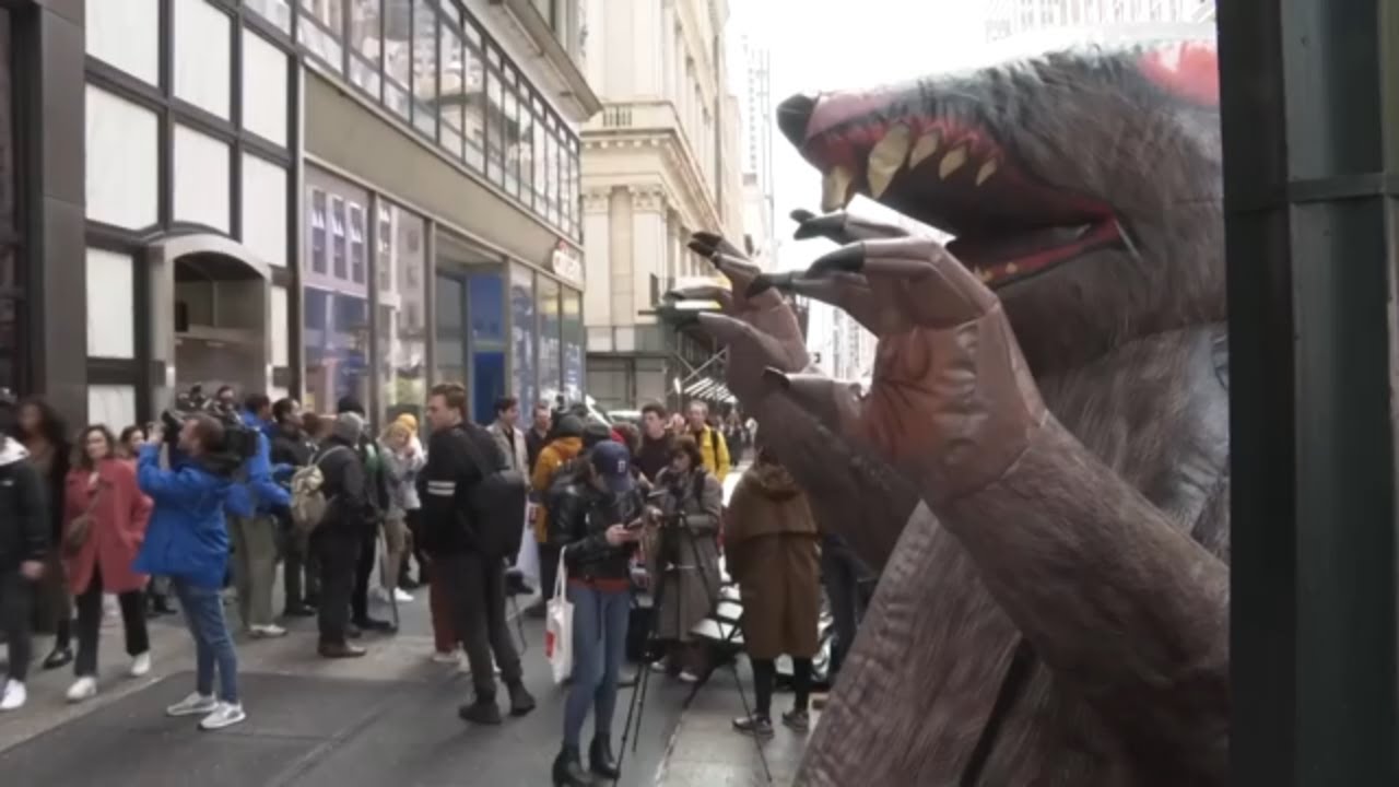 Scabby the Rat emerges in New York for writers' strike - YouTube