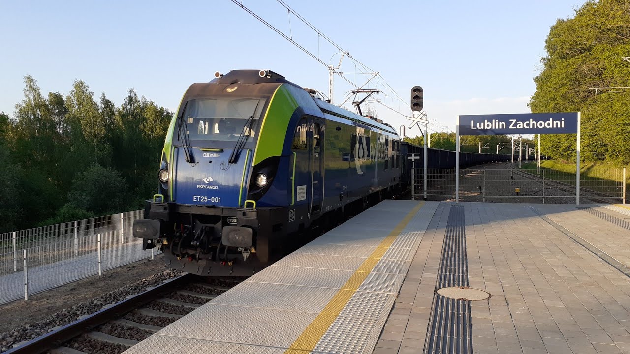 ET25-001 ze składem węglarek, mija p.o. Lublin Zachodni 17.05.2021 ...