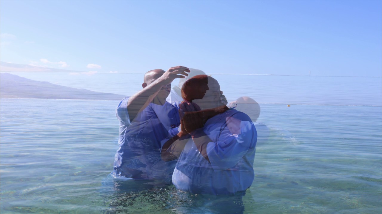 Baptême dans l'eau - YouTube