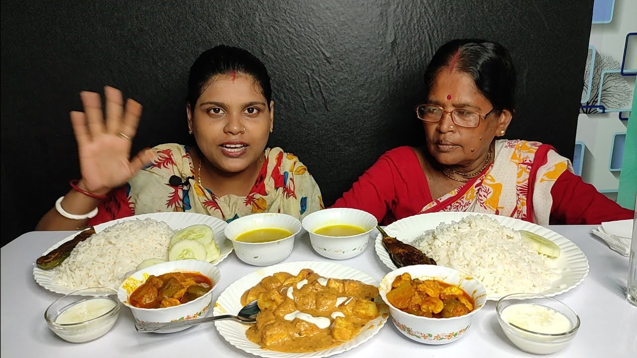 Shasuri maer Sathe paneer butter masala o potol chingri khelam - YouTube