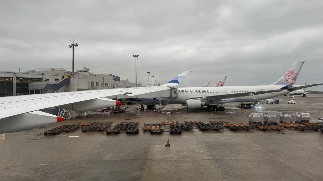 China Airlines A350-900 CI781 TPE-SGN Takeoff | 20240208 - YouTube