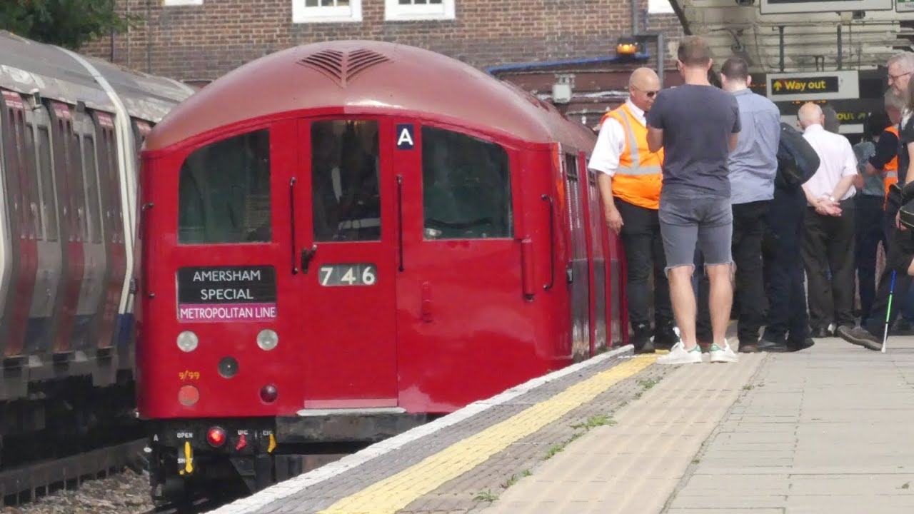 1938 stock departs watford - YouTube