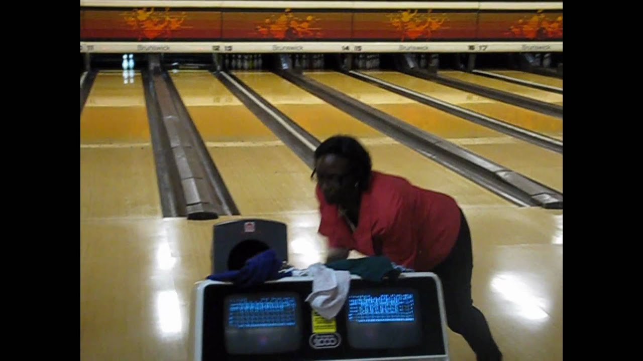 Sharon Connally Bowling Monte Carlo - YouTube