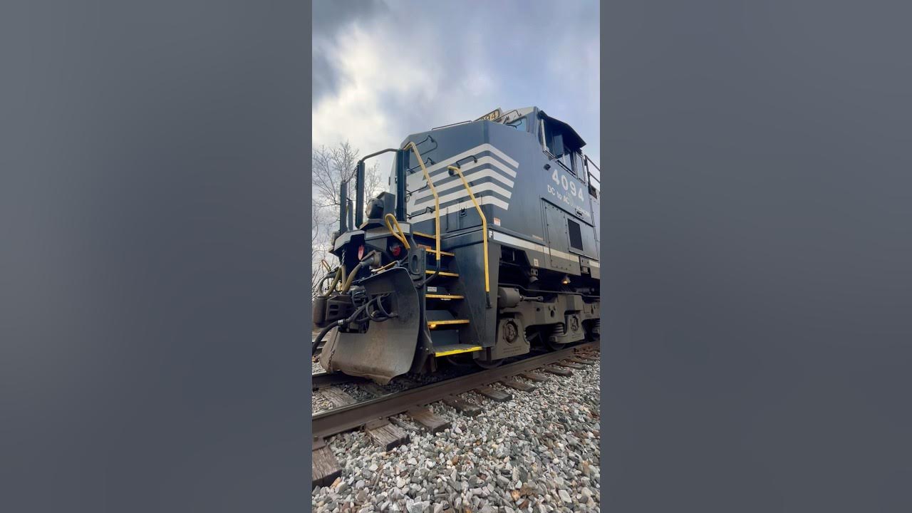 Up Close To NS 4094! #train #railfan - YouTube