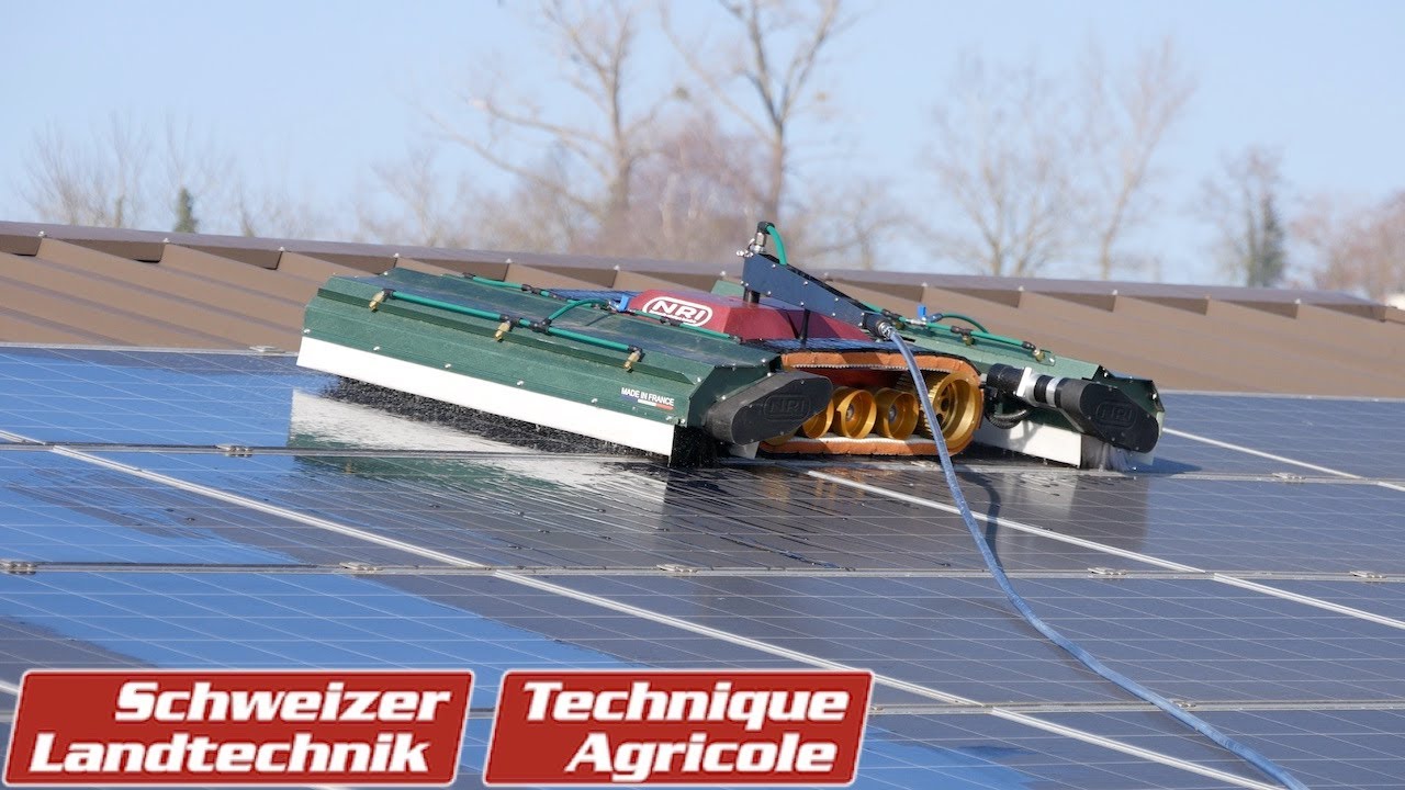 Reinigungsgerät für Photovoltaik-Anlagen im Testeinsatz - YouTube