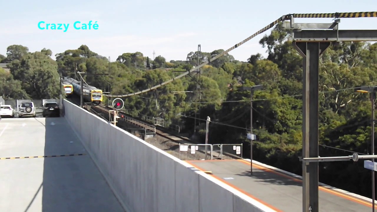 Metro Train's At Syndal Station - YouTube