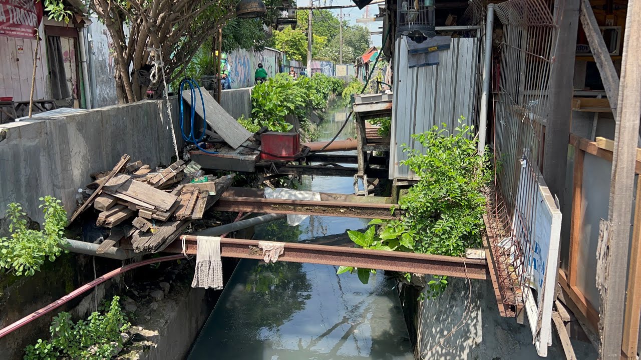 Menelusuri bekas jalur Trem Uap milik OJS selatan Stasiun Surabaya ...