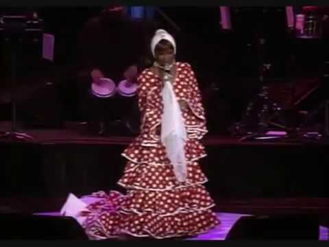 Celia Cruz La vida es un carnaval - YouTube