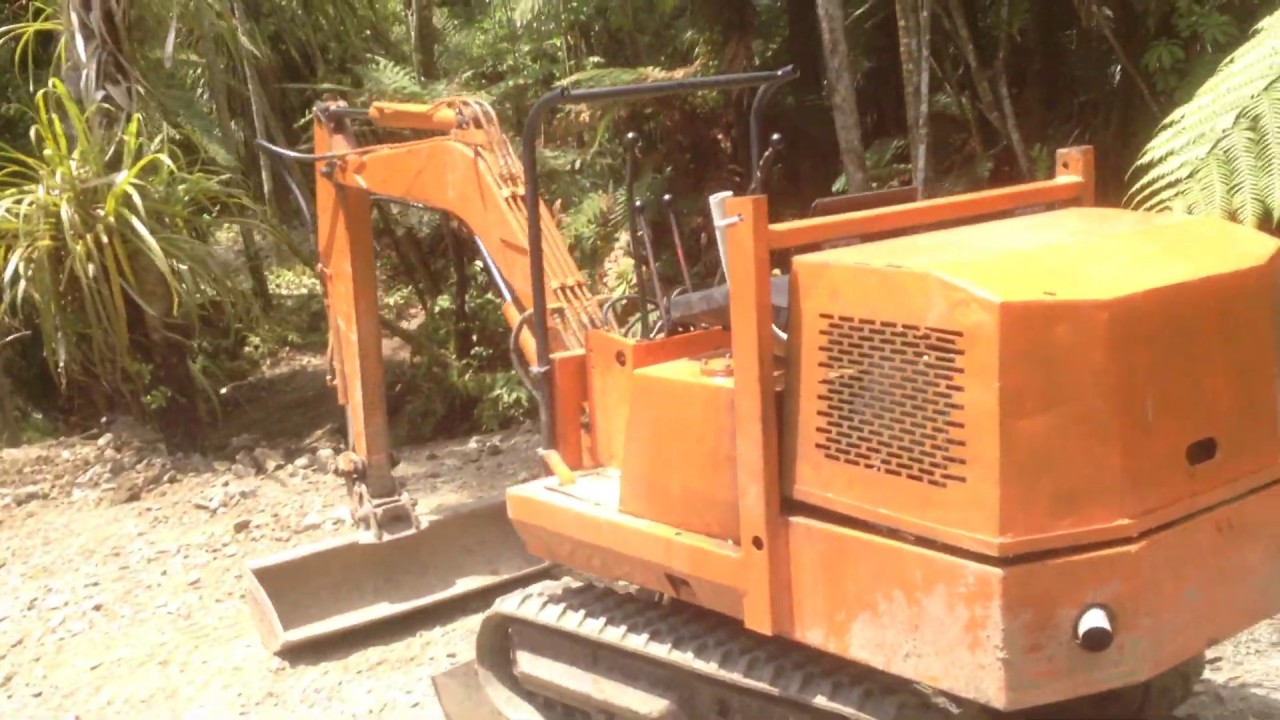 1986 Hitachi UE10 Excavator walk around - YouTube
