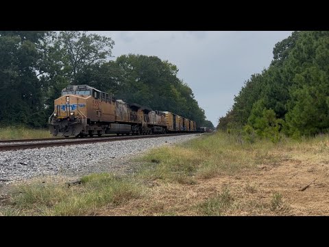 UP 5557 leads eastbound manifest 2-M275 through Simsboro! - YouTube