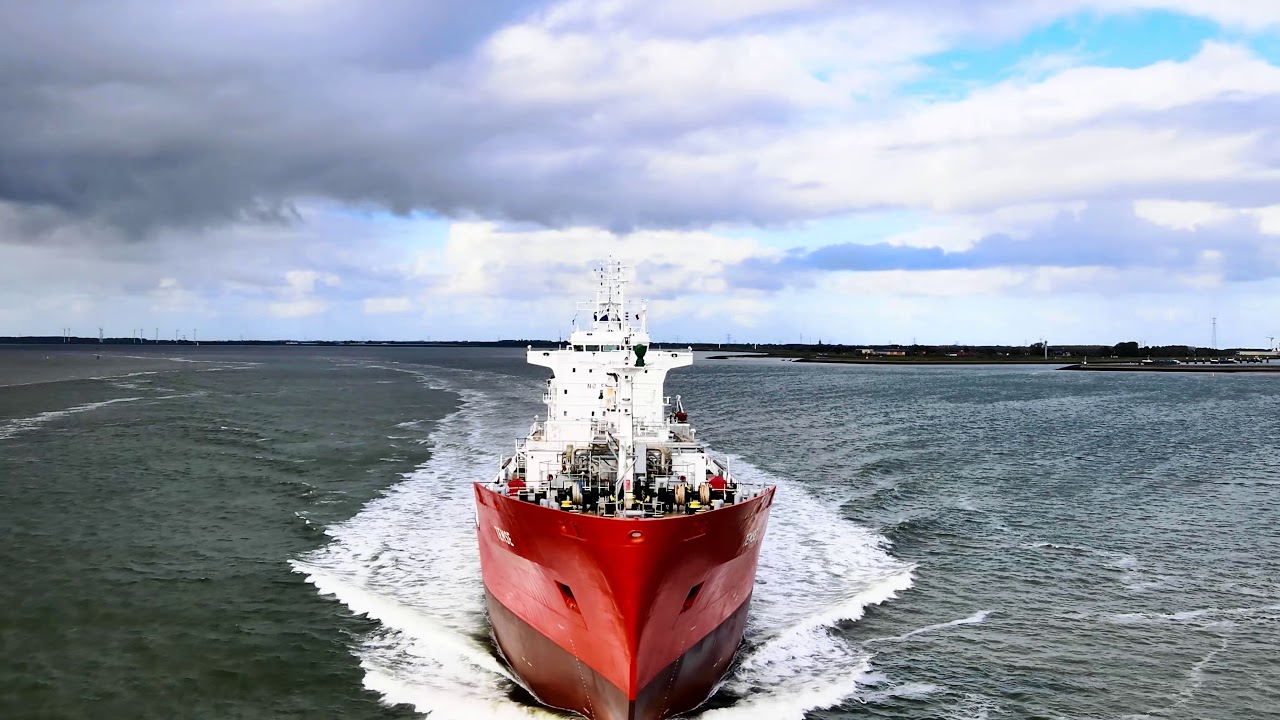 LPG Tanker Tems van de Exmar group op de Westerschelde - YouTube