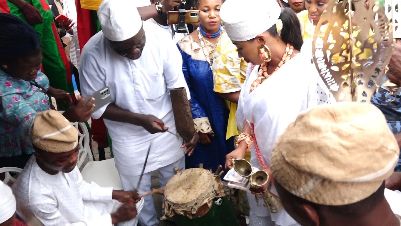 SEE THE ARRIVAL OF YEYE LARA FASHOLA AS SHE CELEBRATES OLOKUN FESTIVAL ...