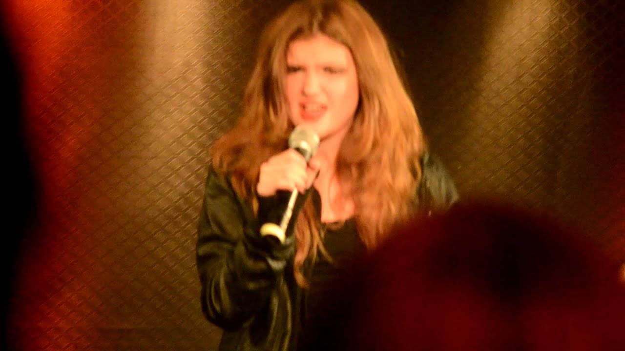 Vicky..una breve muestra de un gran talento - YouTube