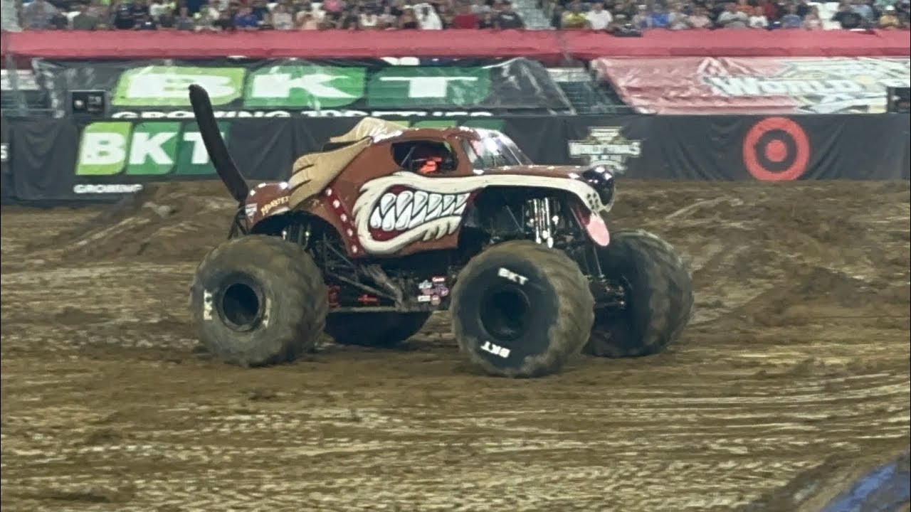 Monster Jam World Finals XXII Freestyle | Monster Mutt - YouTube