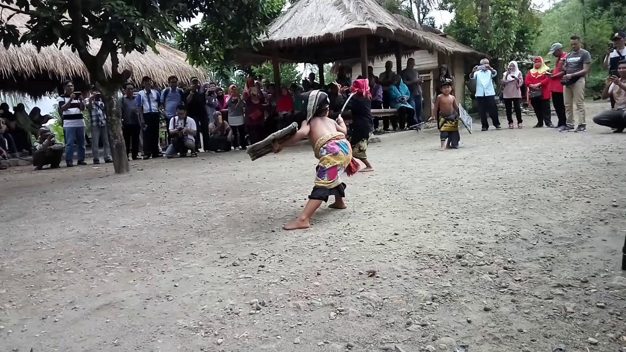 Seru !!! Perang antar Suku Wisata Religi Lombok di Suku Sasak Ende ...