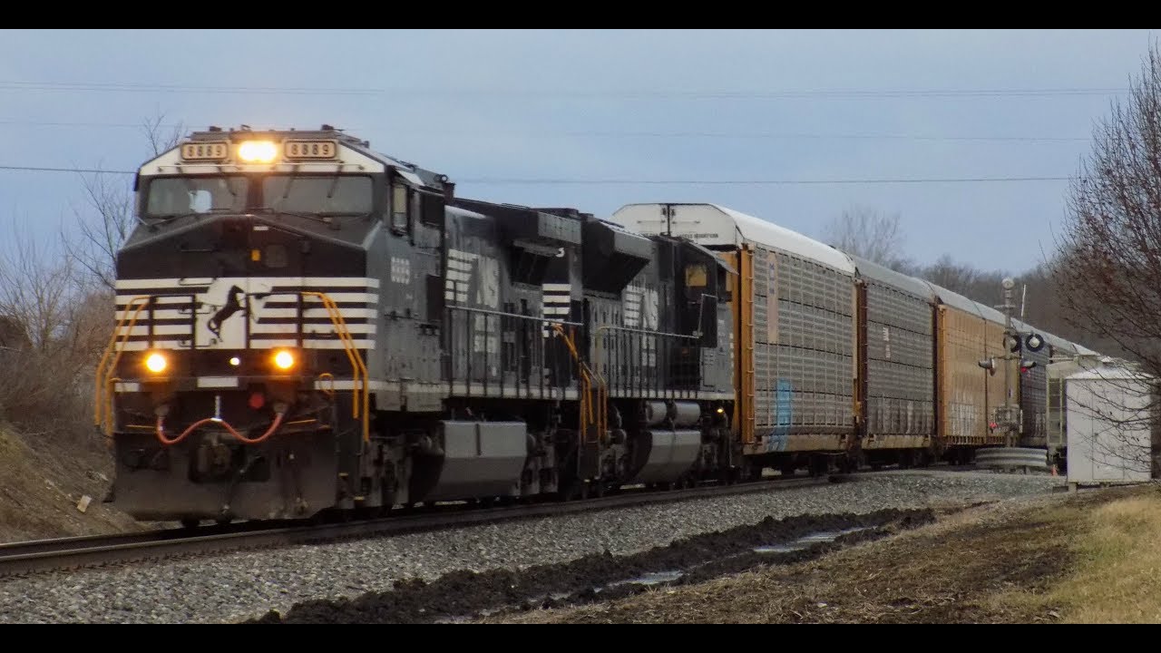 NS 8889 leads NS 289 south through Ossian - YouTube