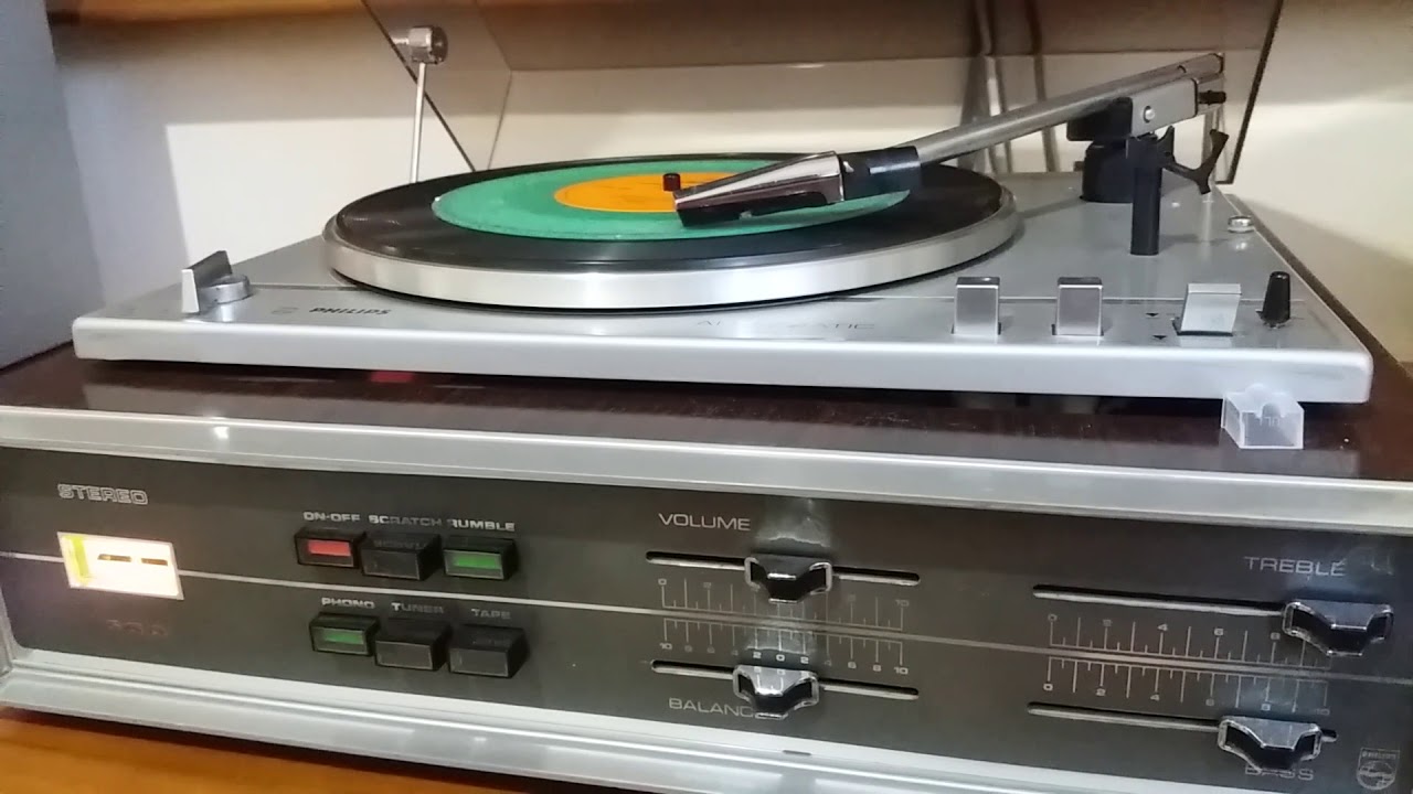 Vitrola Philips 560 - "Born to be alive" - YouTube