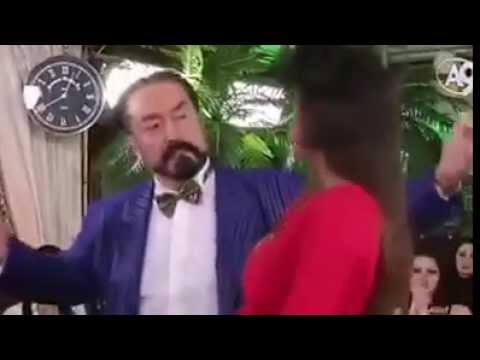 Adnan oktar kedicikleriyle döktürüyor :)