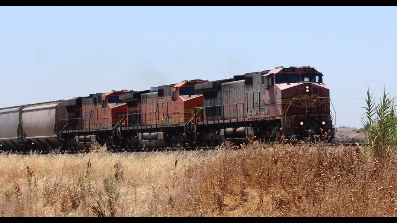 WARBONNET LEADER! 7/26/23 ATSF 649 Leads Empty Grain Train Through Yuba City, CA - YouTube