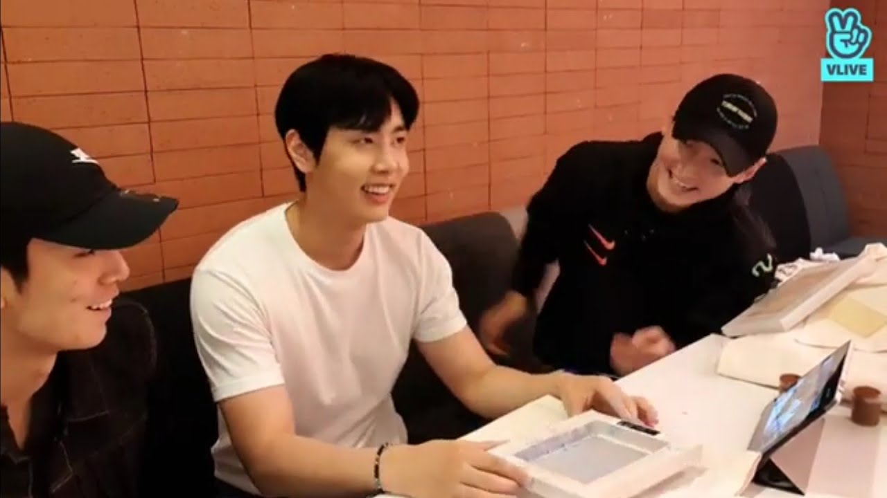 200813 SF9 Jaeyoon I can gift it well vlive - 89 Totebags Feat Zuho ...