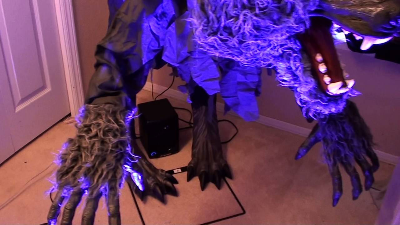 Howling Werewolf Halloween prop ( Spirit Halloween) - YouTube