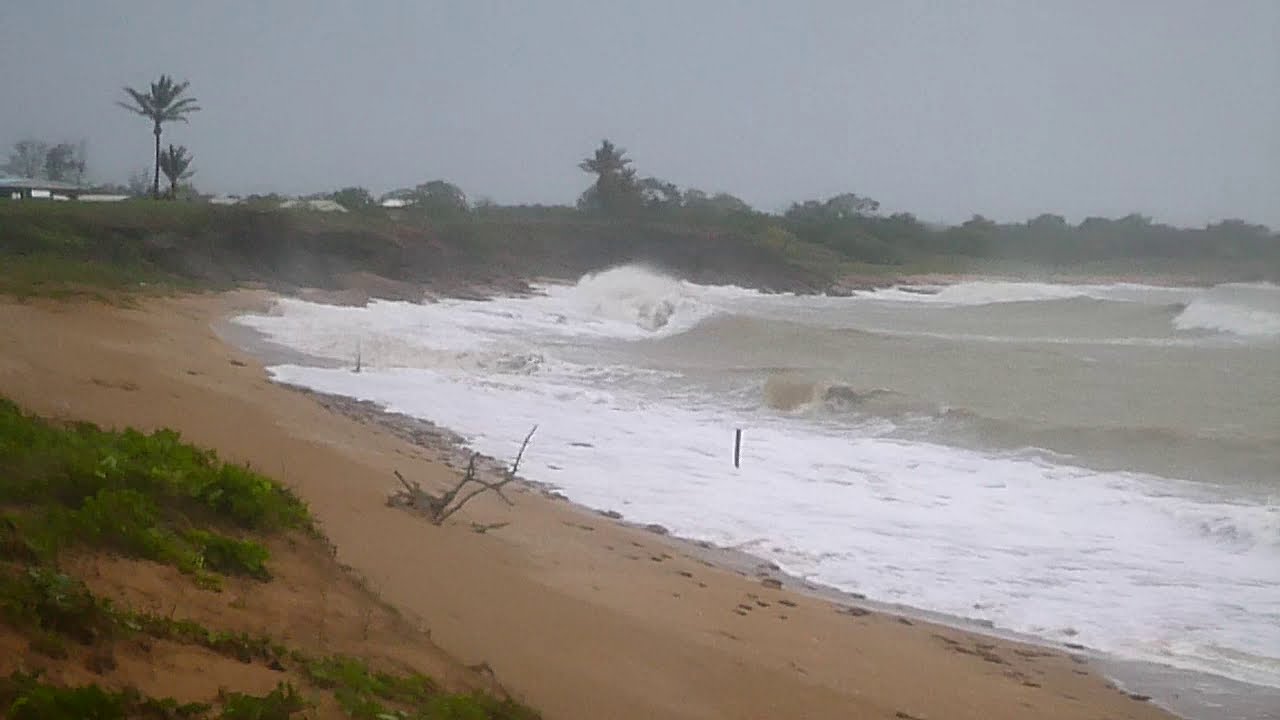 Cyclone Imogen lashing the cliffs below Sweers Island Resort - YouTube