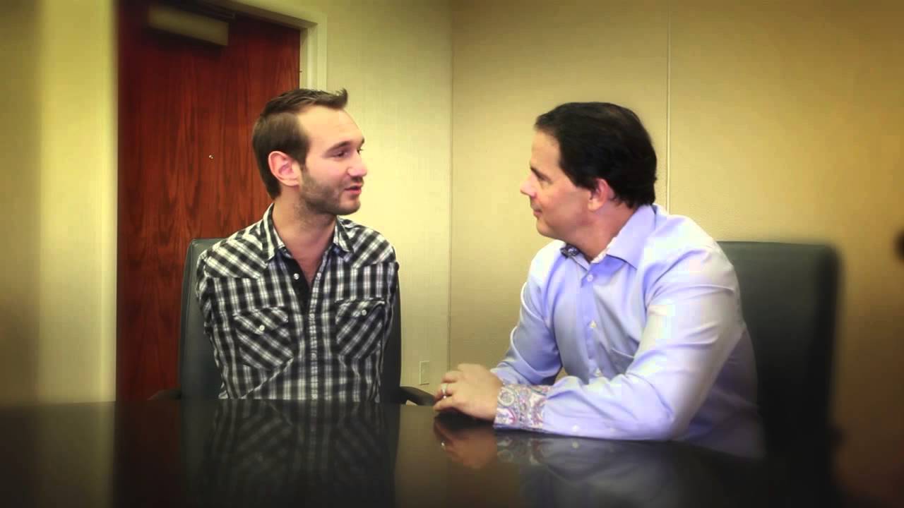 NO LIMITS: Special Guest Nick Vujicic Hijacks "A Minute With Maxwell ...