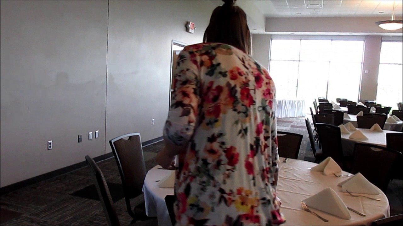 Setting a guest table - YouTube