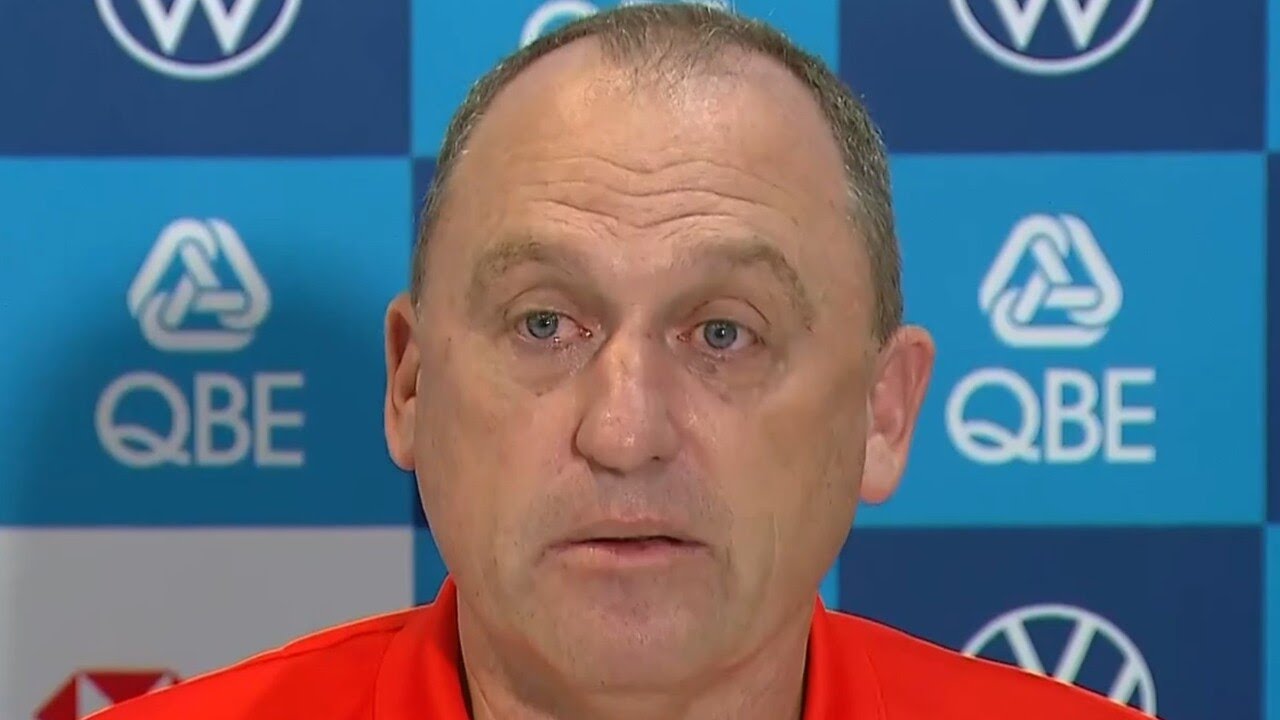 Sydney Swans coach breaks down following retirement speech - YouTube