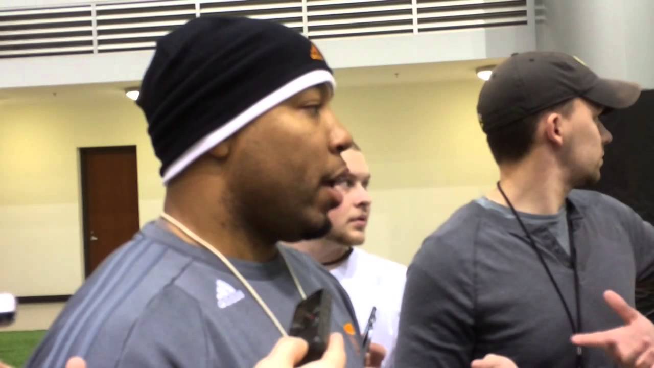Robert Gillespie assesses Derrell Scott, Jalen Hurd - YouTube