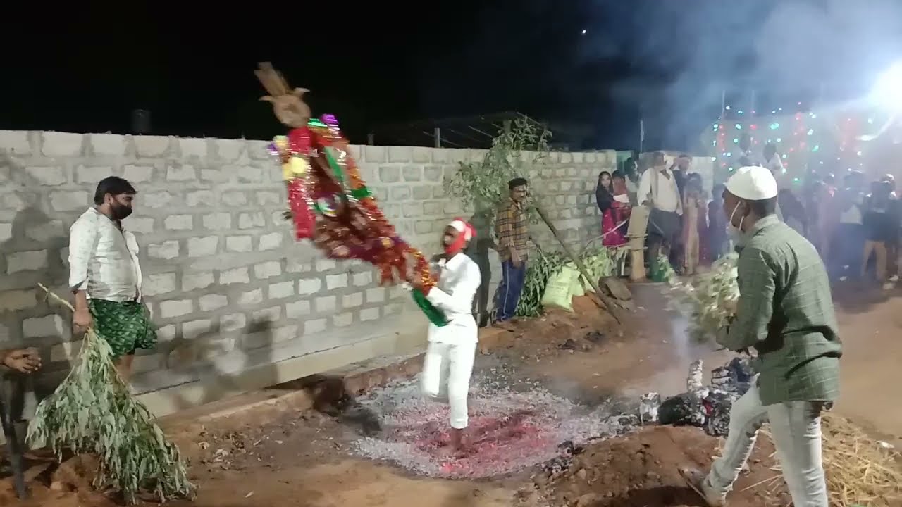 Agiri palli peerla panduga nippulu thokkagam video | అగిరిపల్లి పీర్ల ...