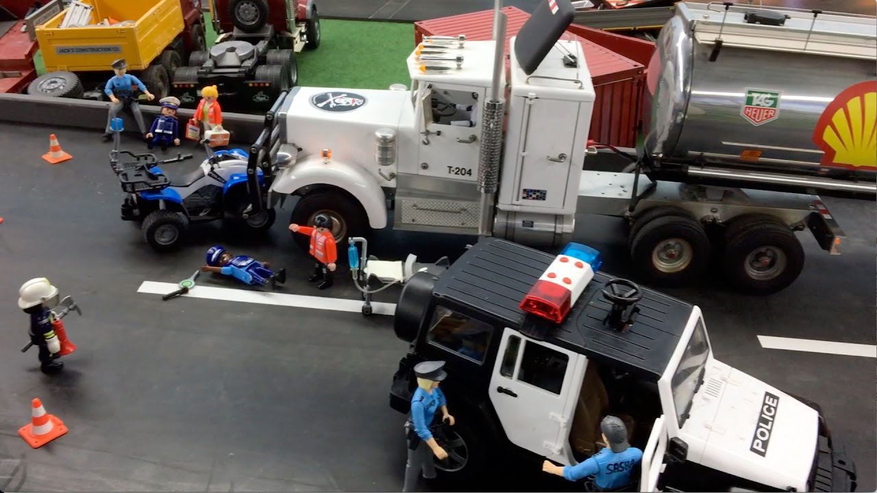 BRUDER Toys TRUCK Accident POLICE Action ♦ Peterbilt rc-Truck CRASH ...