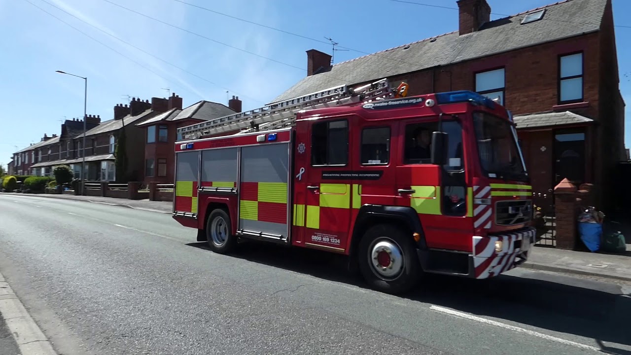 North Wales Fire & Rescue Service Engine 999 Response Flint Flintshire ...