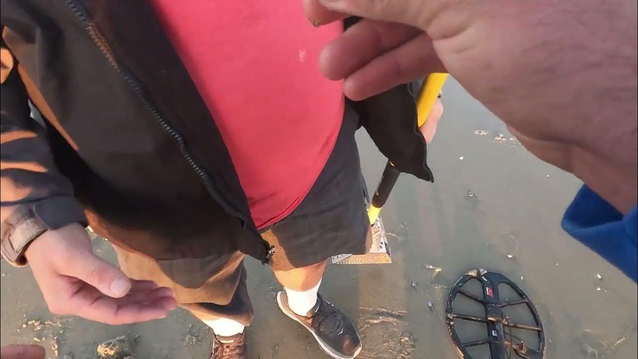 teaching one of my friends how to metal detect the beach - YouTube