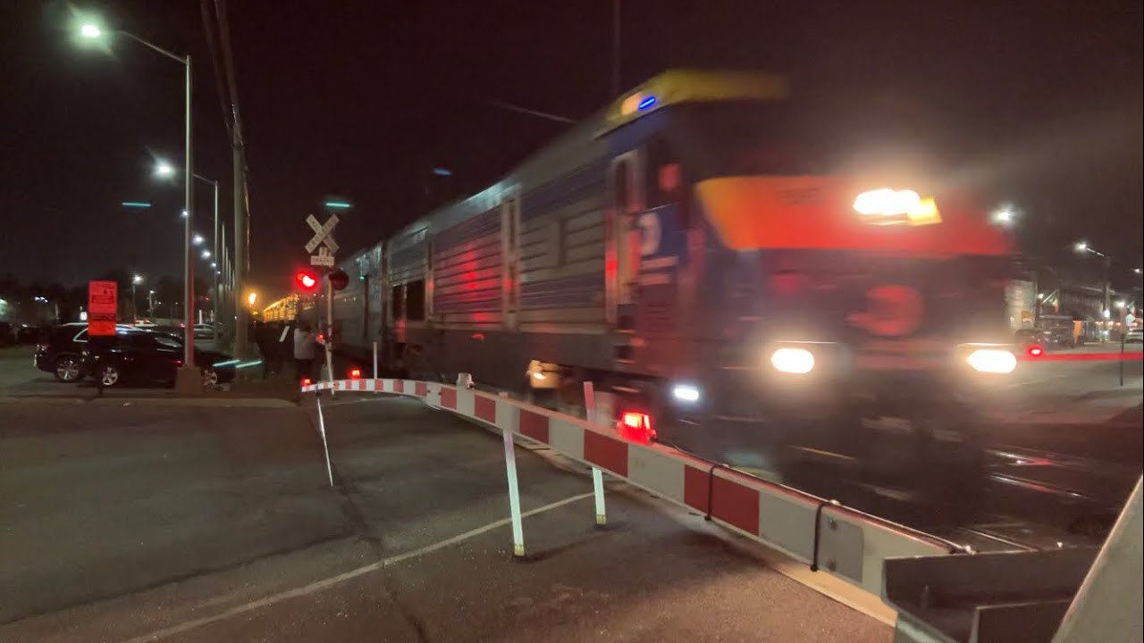 LIRR Train 26 to Montauk through Bethpage 515/519 - YouTube