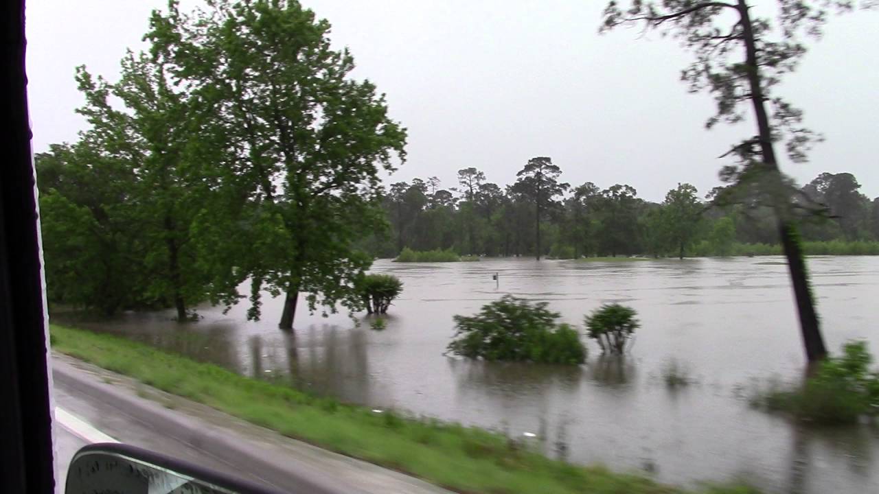 Woodlands Parkway and Golf Course Flooding 4/18/16 - YouTube